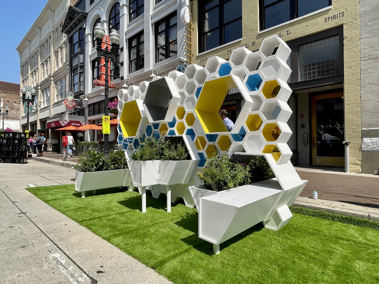 Muse Knoxville We Bee-Long Exhibit | BarberMcMurry Architects