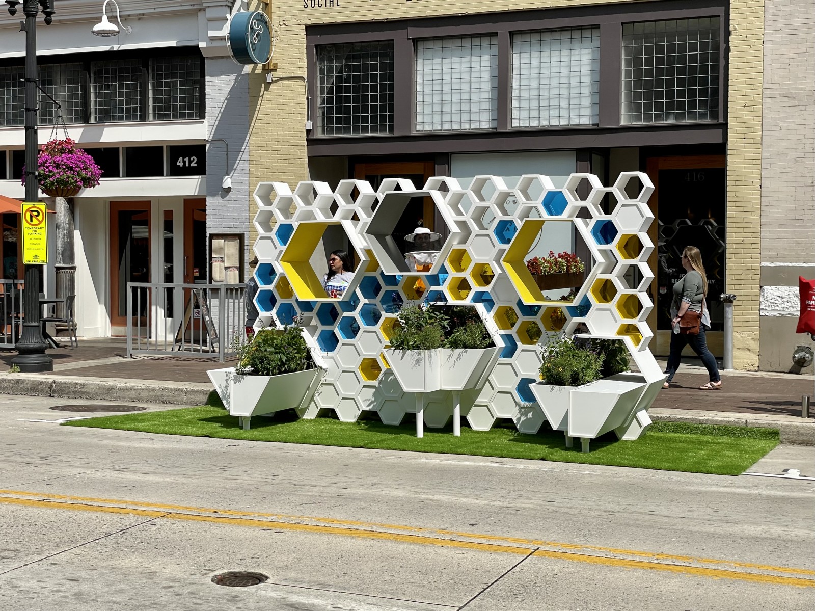 Muse Knoxville We Bee-Long Exhibit | BarberMcMurry Architects