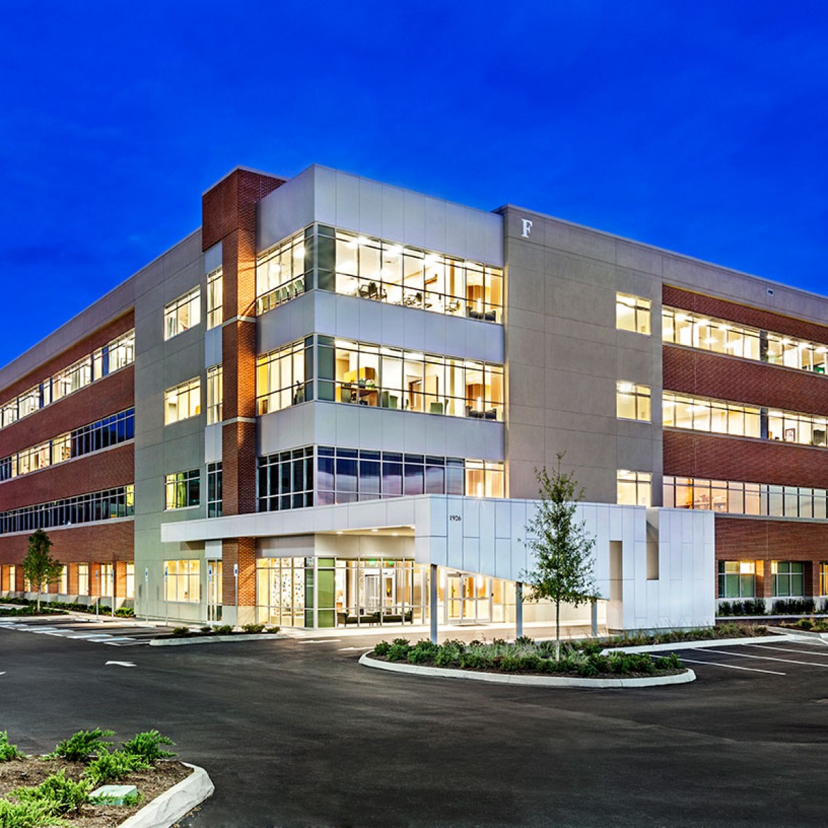 UT Medical Center - Cancer Institute | BarberMcMurry Architects